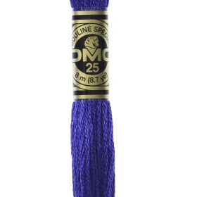 Fil à broder mouliné DMC coloris 796 Bleu de Sèvres - Univers Broderie